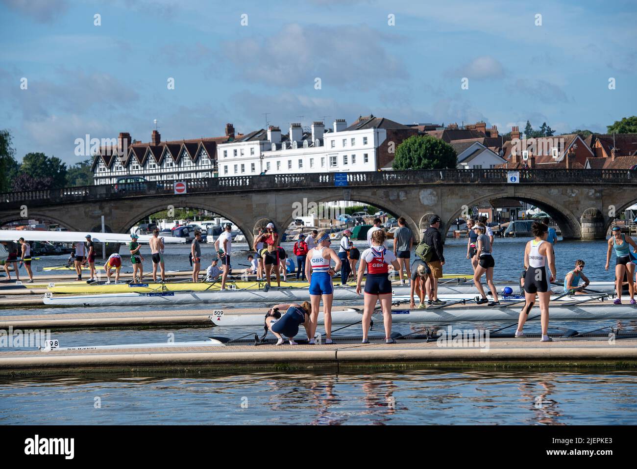 Henley-upon-Thames, Oxfordshire, UK. 28th June, 2022. It was a glorious ...