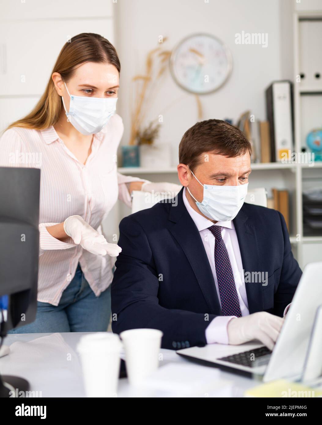 Portrait of busy entrepreneur in medical face mask and latex gloves ...