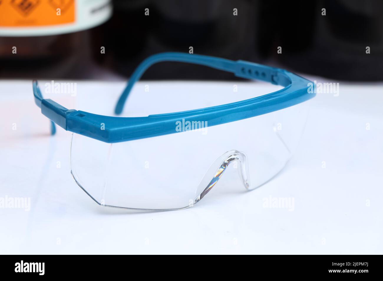 Glasses can prevent chemicals in the laboratory or at work from getting ...