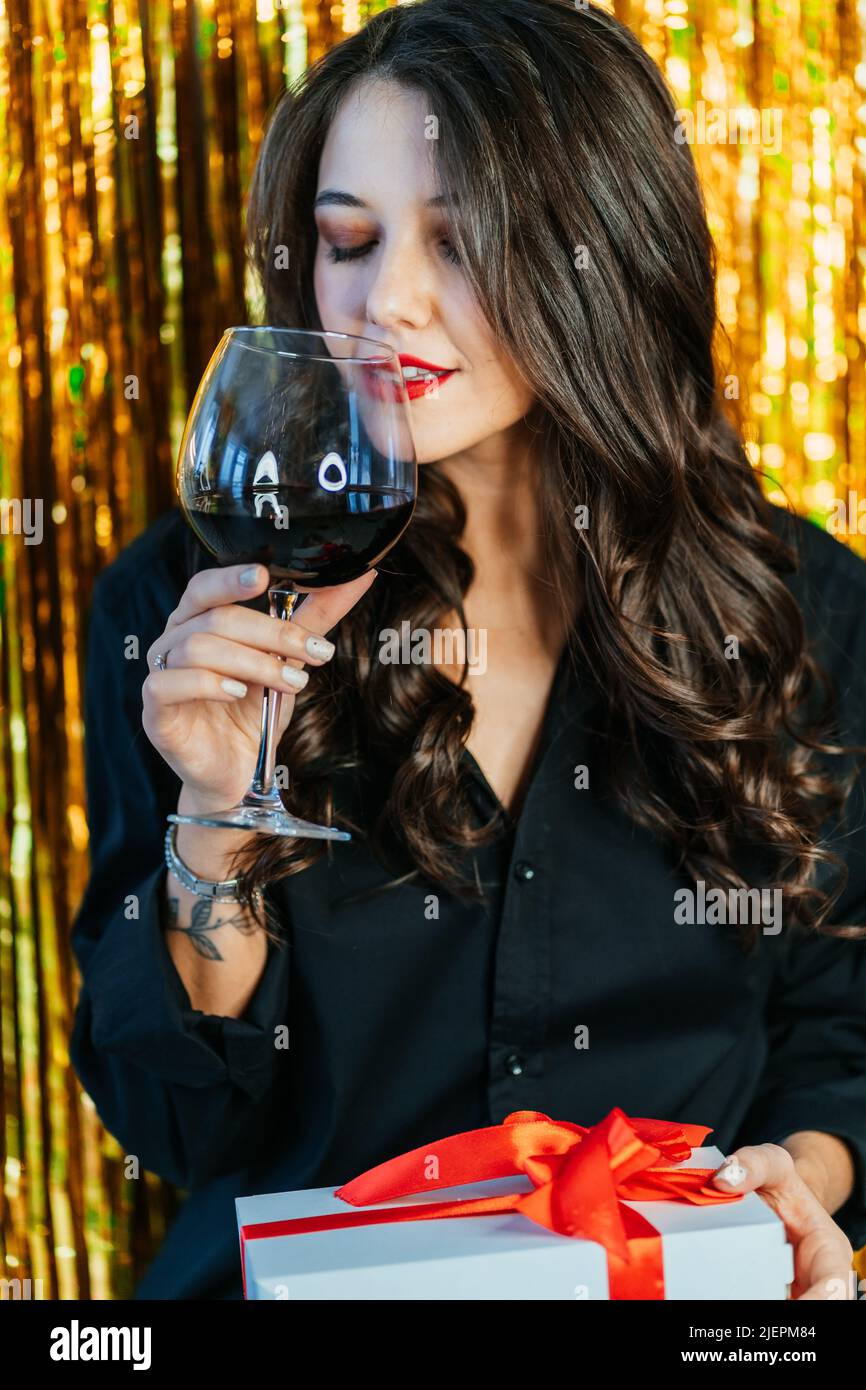 Wearing hair ribbon hi-res stock photography and images - Alamy