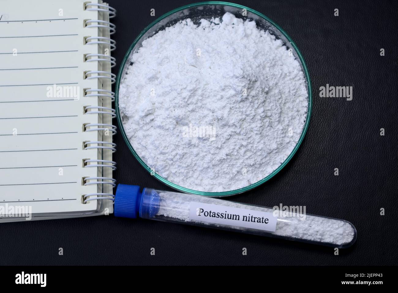 Potassium nitrate experiment hi-res stock photography and images - Alamy