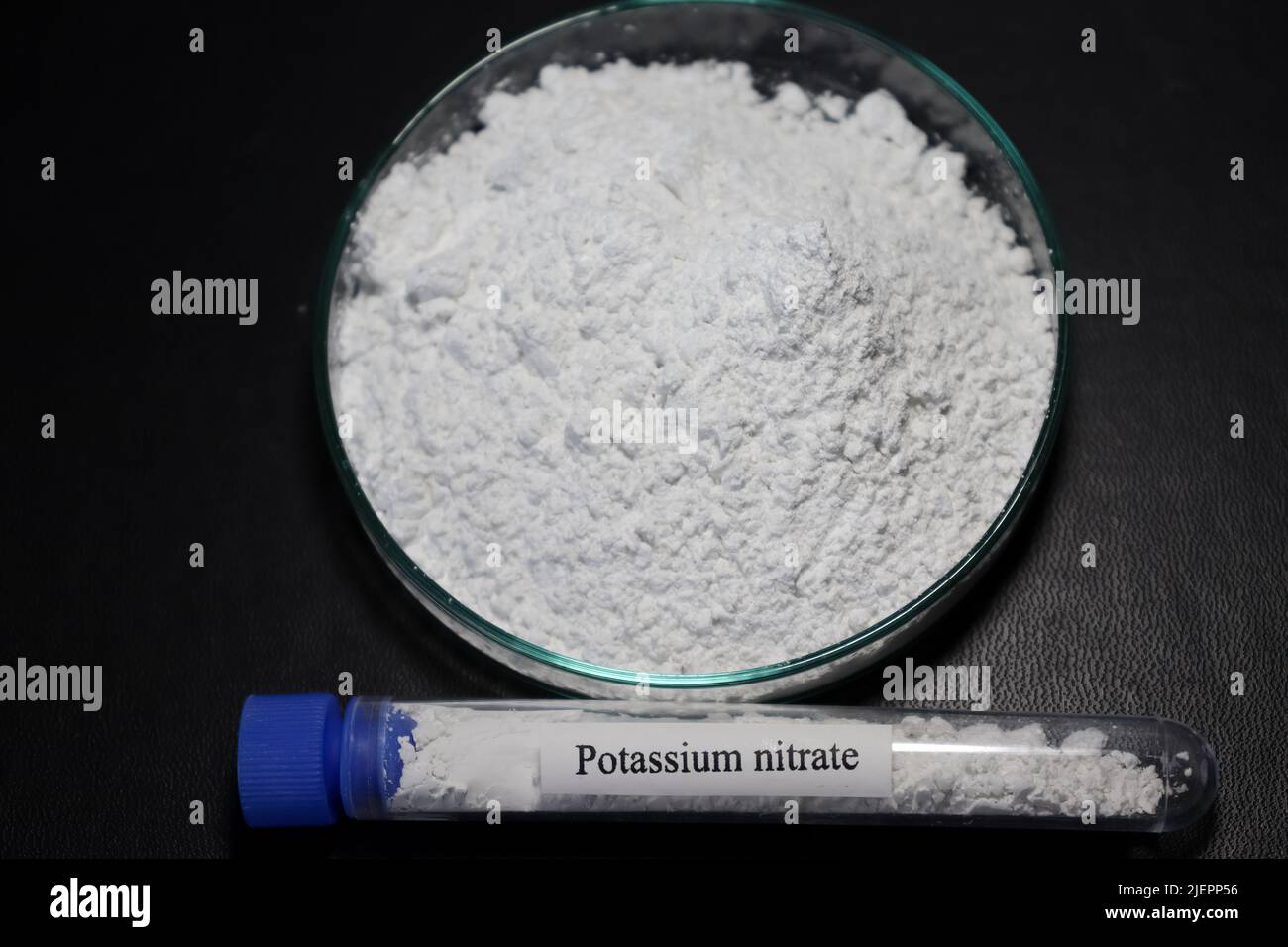 Potassium nitrate hi-res stock photography and images - Alamy