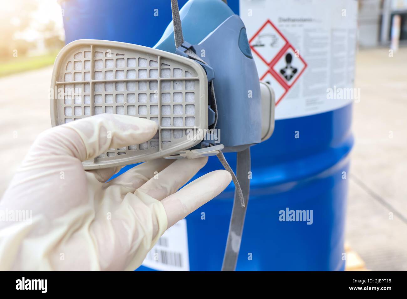 chemical mask can prevent chemicals in the laboratory or at work from ...