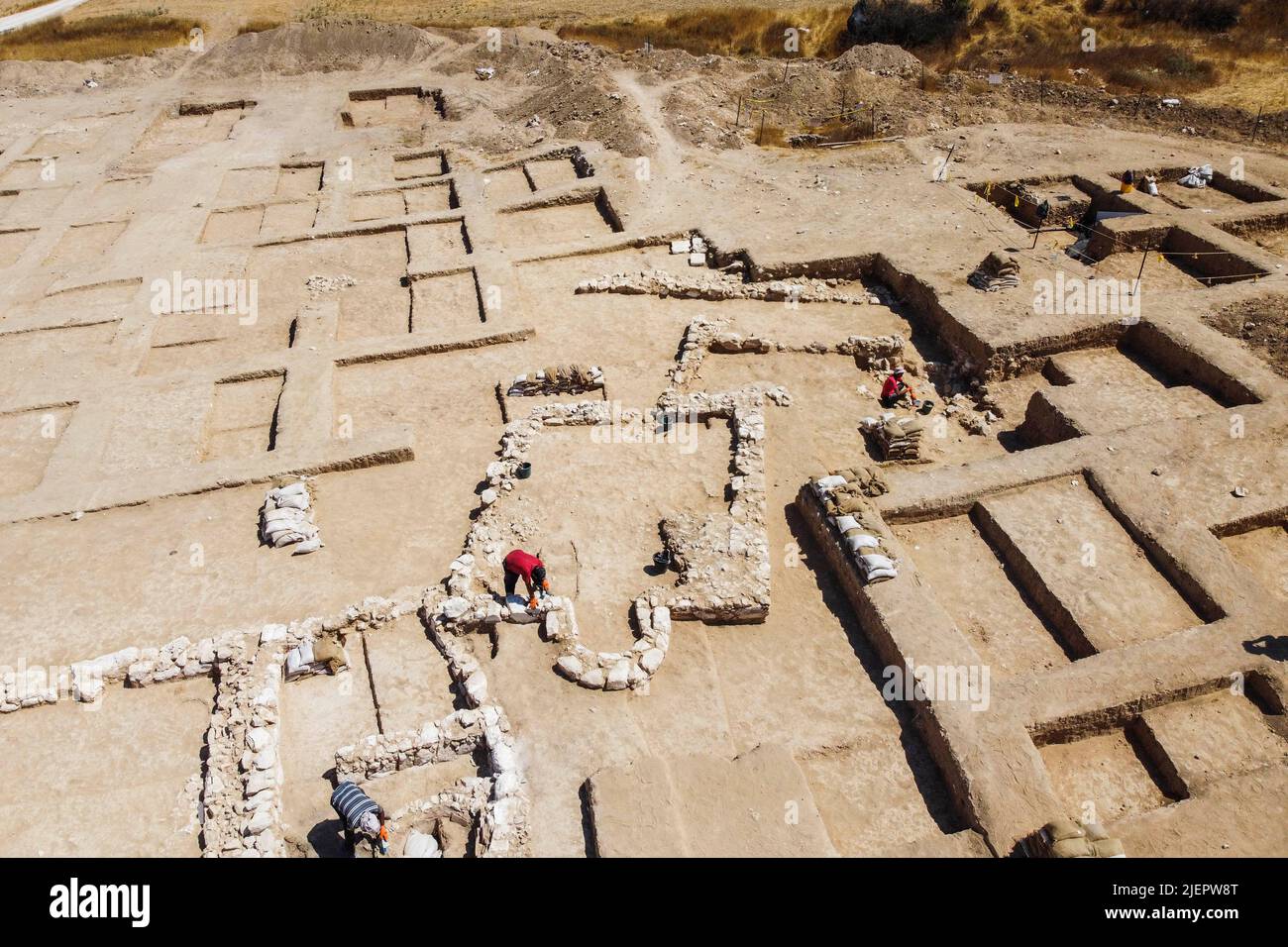 Rahat, Israel. 28th June, 2022. Palestinian workers of Israel's ...