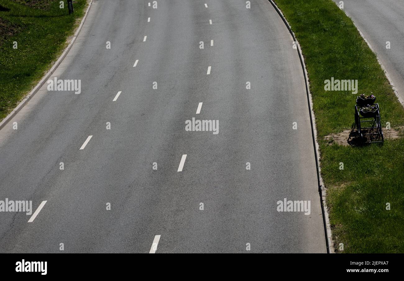 Empty asphalt road no hi-res stock photography and images - Alamy