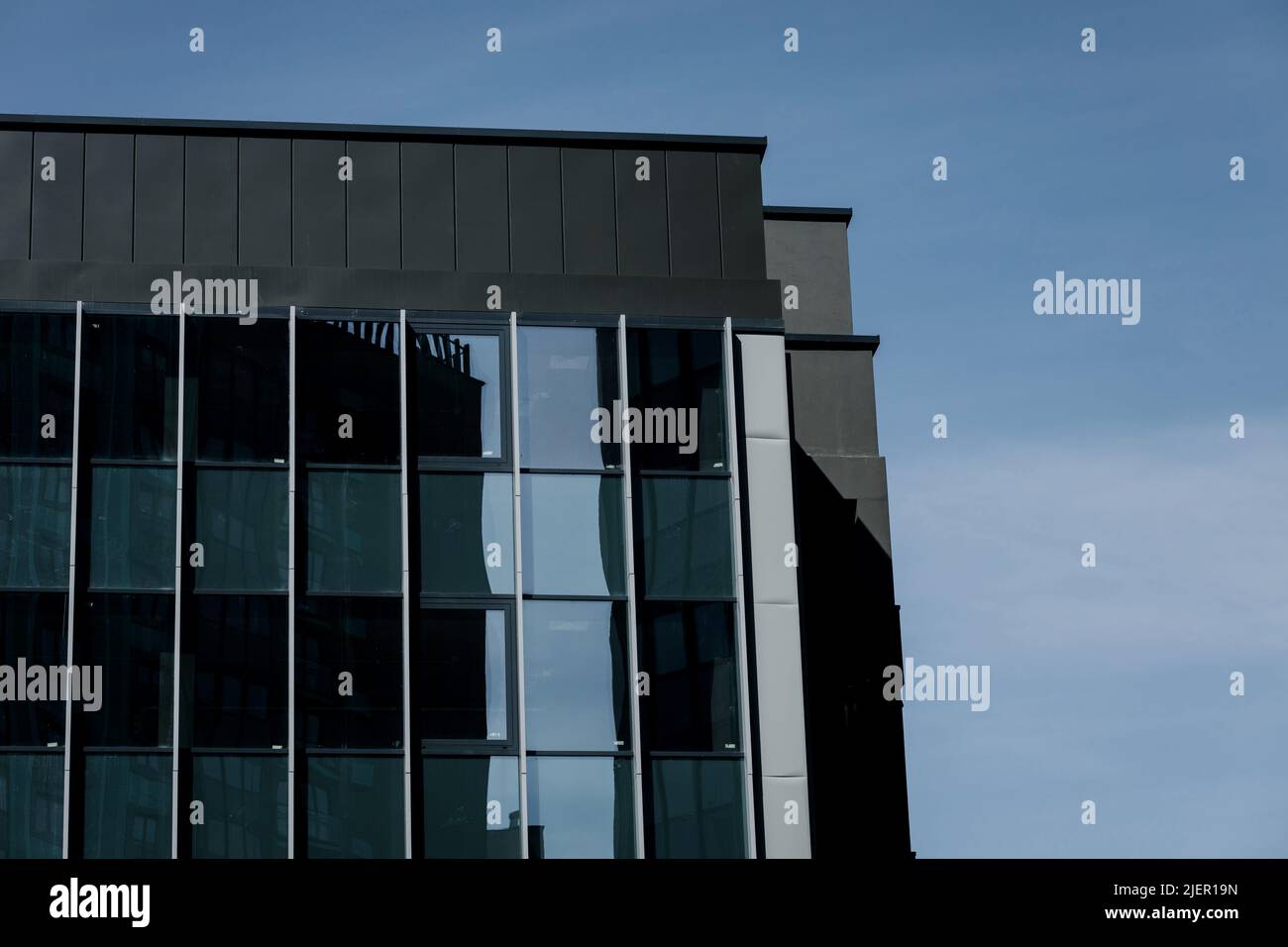 Office building financial hi-res stock photography and images - Alamy