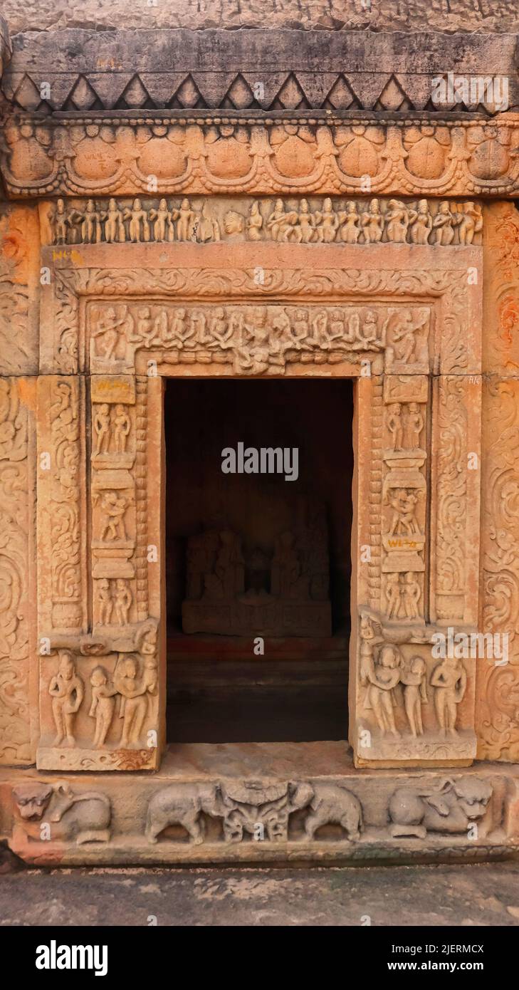 Beautifully carved entrance of Temple at Bateshwara Group of Temples ...