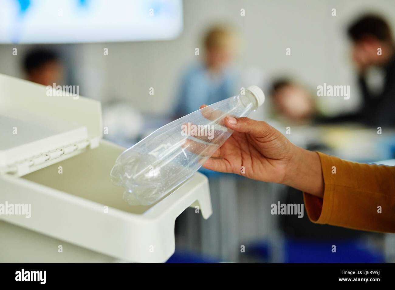 Plastic bins classroom hi-res stock photography and images - Alamy