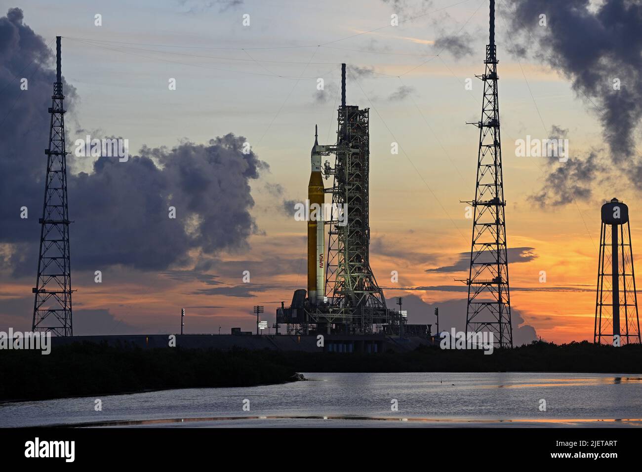Sls rocket nasa hi-res stock photography and images - Alamy