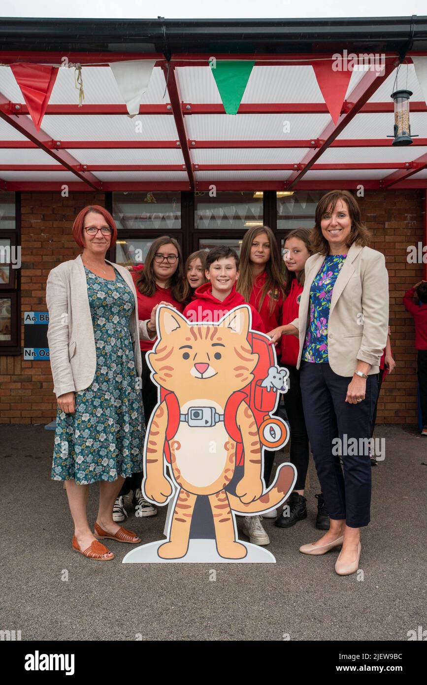 EDITORIAL USE ONLY (Left and far right) Jen Woolford and Sue Stokes ...