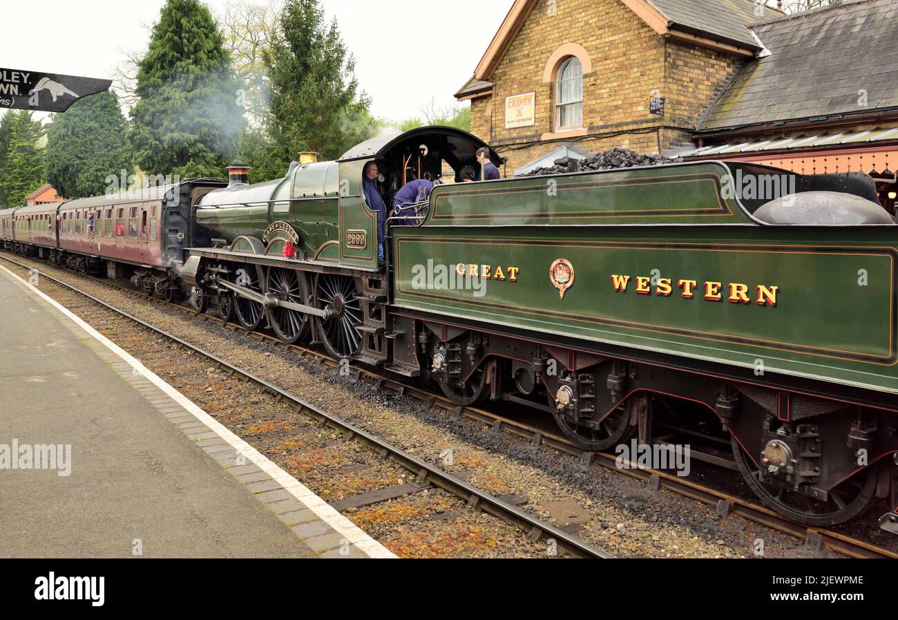Rebuilt GWR Saint class steam locomotive No 2999 Lady of Legend at the ...