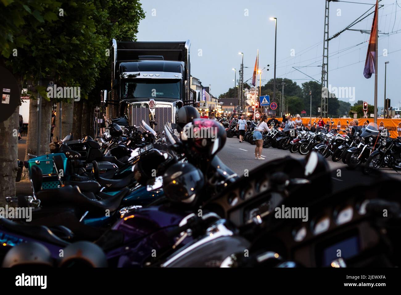 Harley davidson big rig hi-res stock photography and images - Alamy