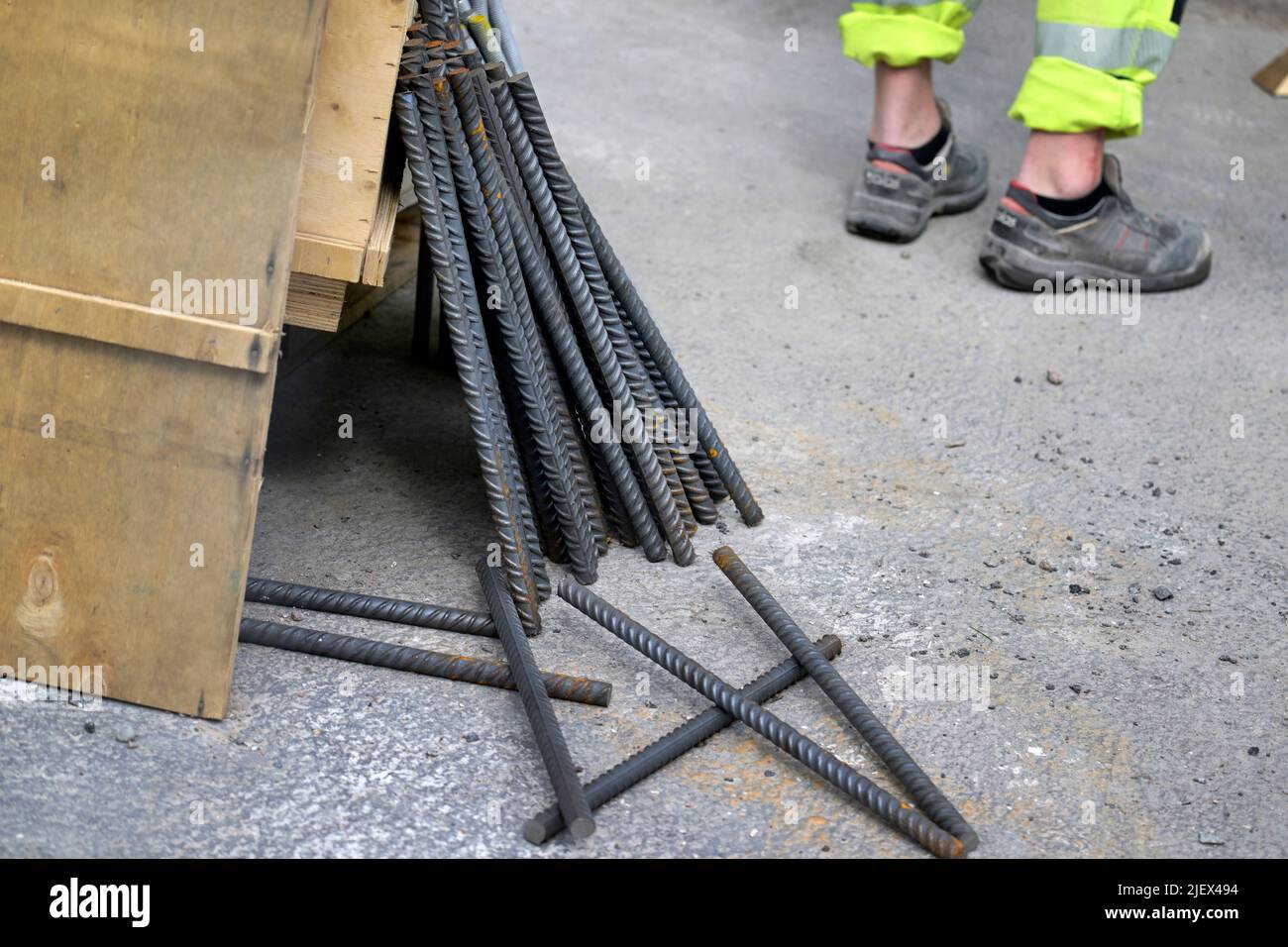 Reinforcing bar, rebar, concrete reinforcing bars Photo: Janerik ...