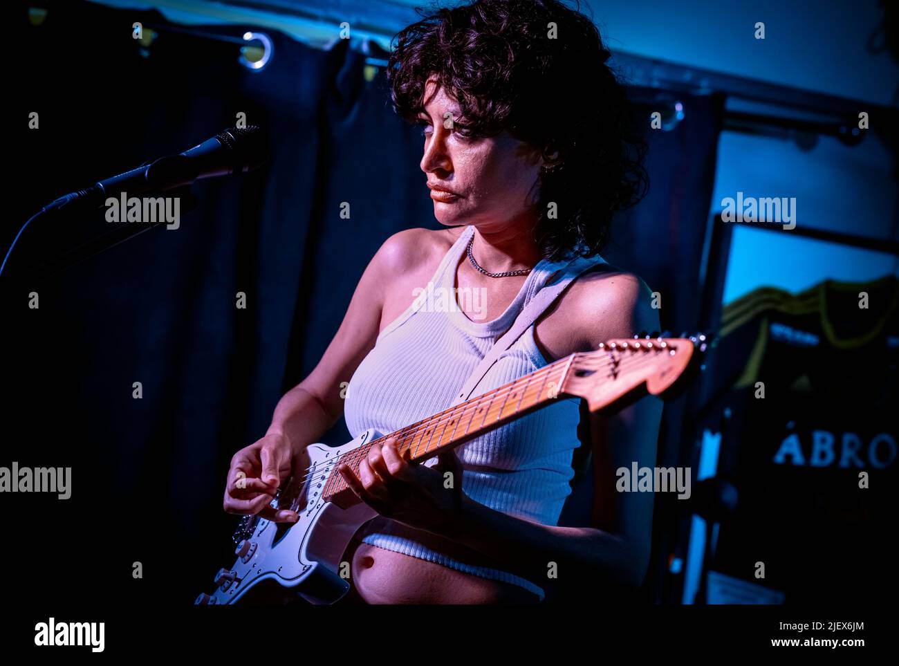 Deep Tan performing live at The Pipeline, Brighton at the Alternative ...