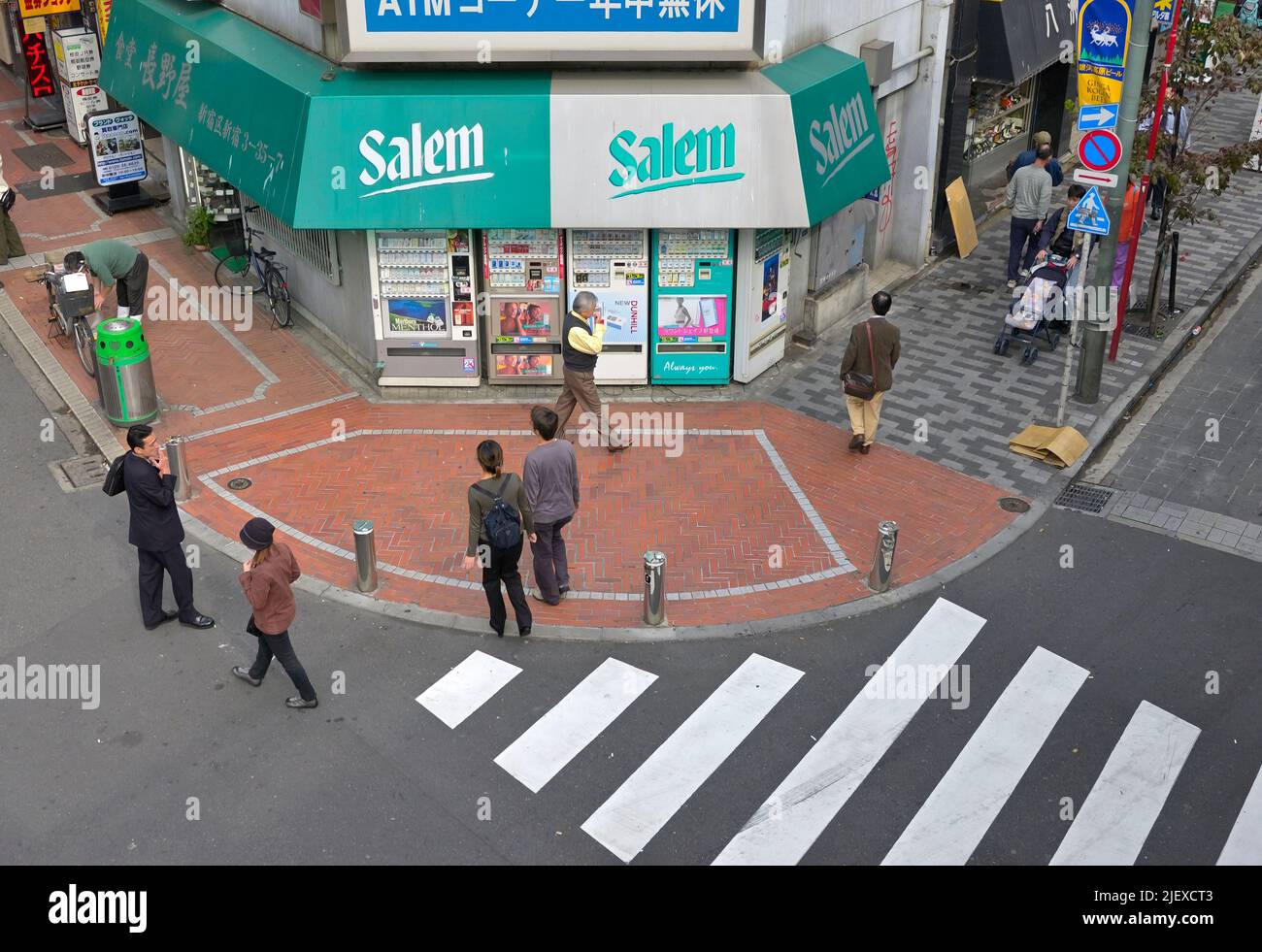 Daily life in Shinjuku, Tokyo JP Stock Photo - Alamy
