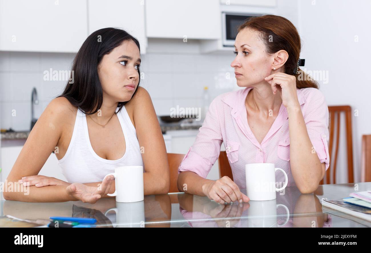 Parent conversation teen hi-res stock photography and images - Alamy