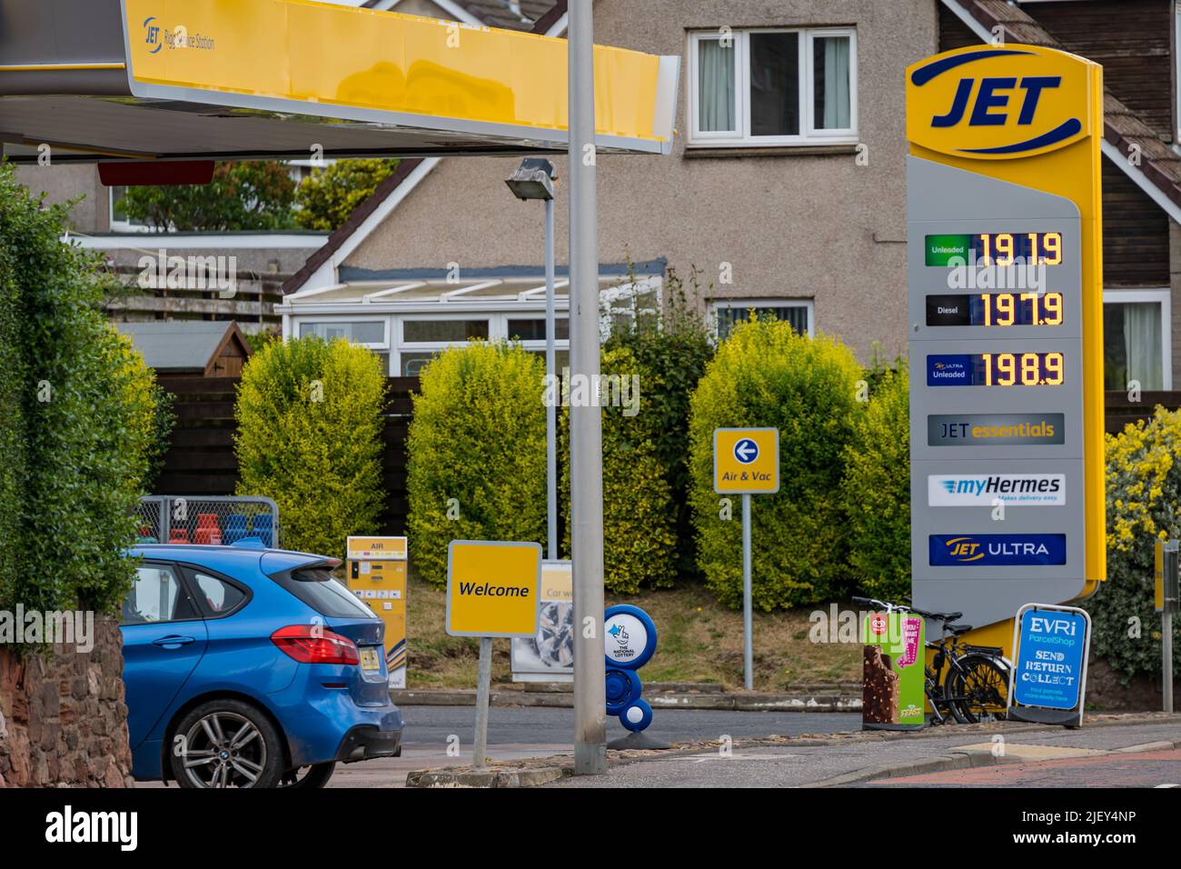 Dunbar, East Lothian, Scotland, UK. Fuel prices rise: The prices for ...