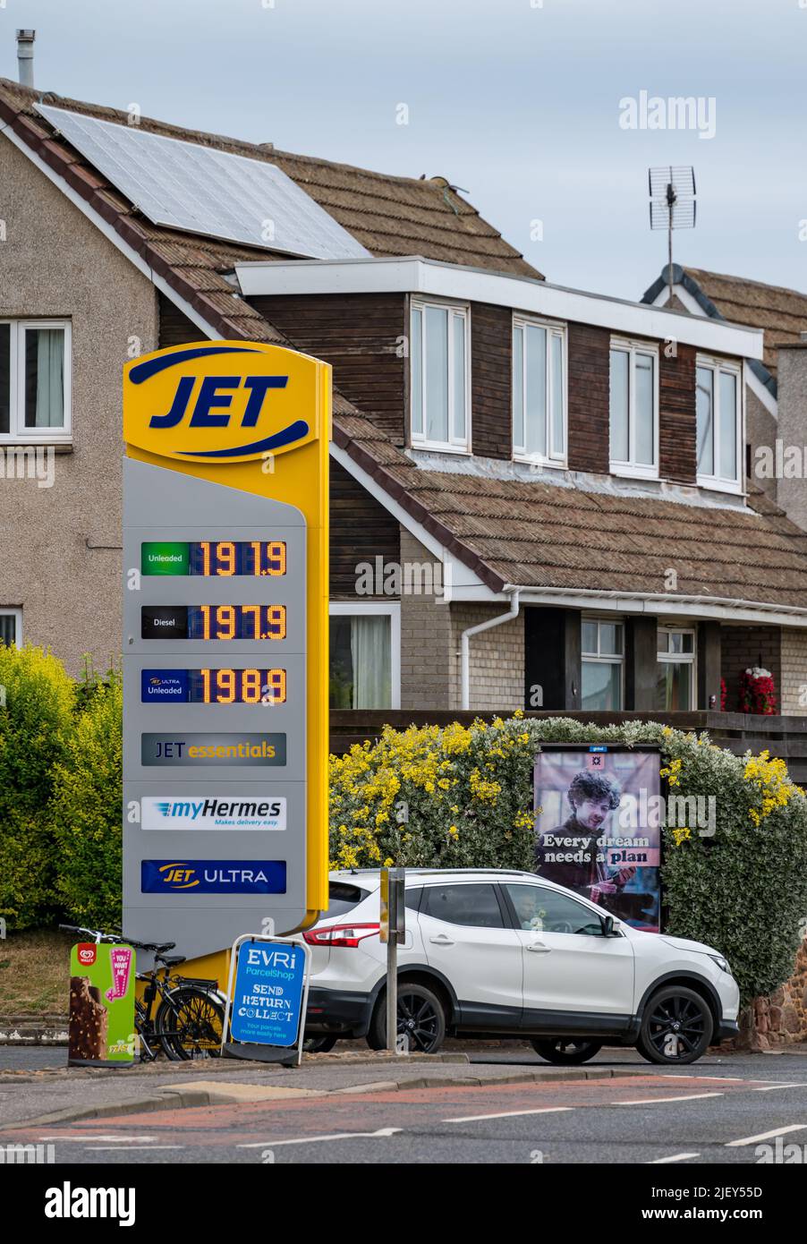 Dunbar, East Lothian, Scotland, UK. Fuel prices rise: The prices for ...