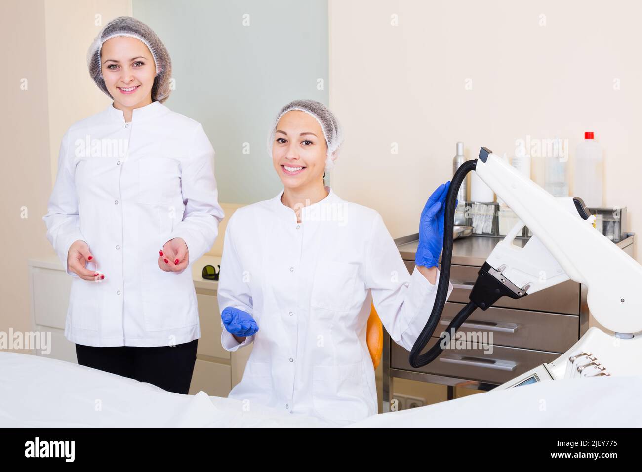Female doctor demonstrating equipment Stock Photo - Alamy