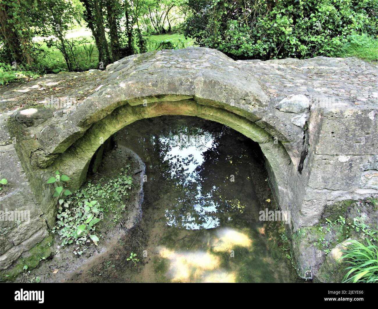14th century packhorse bridge hi-res stock photography and images - Alamy
