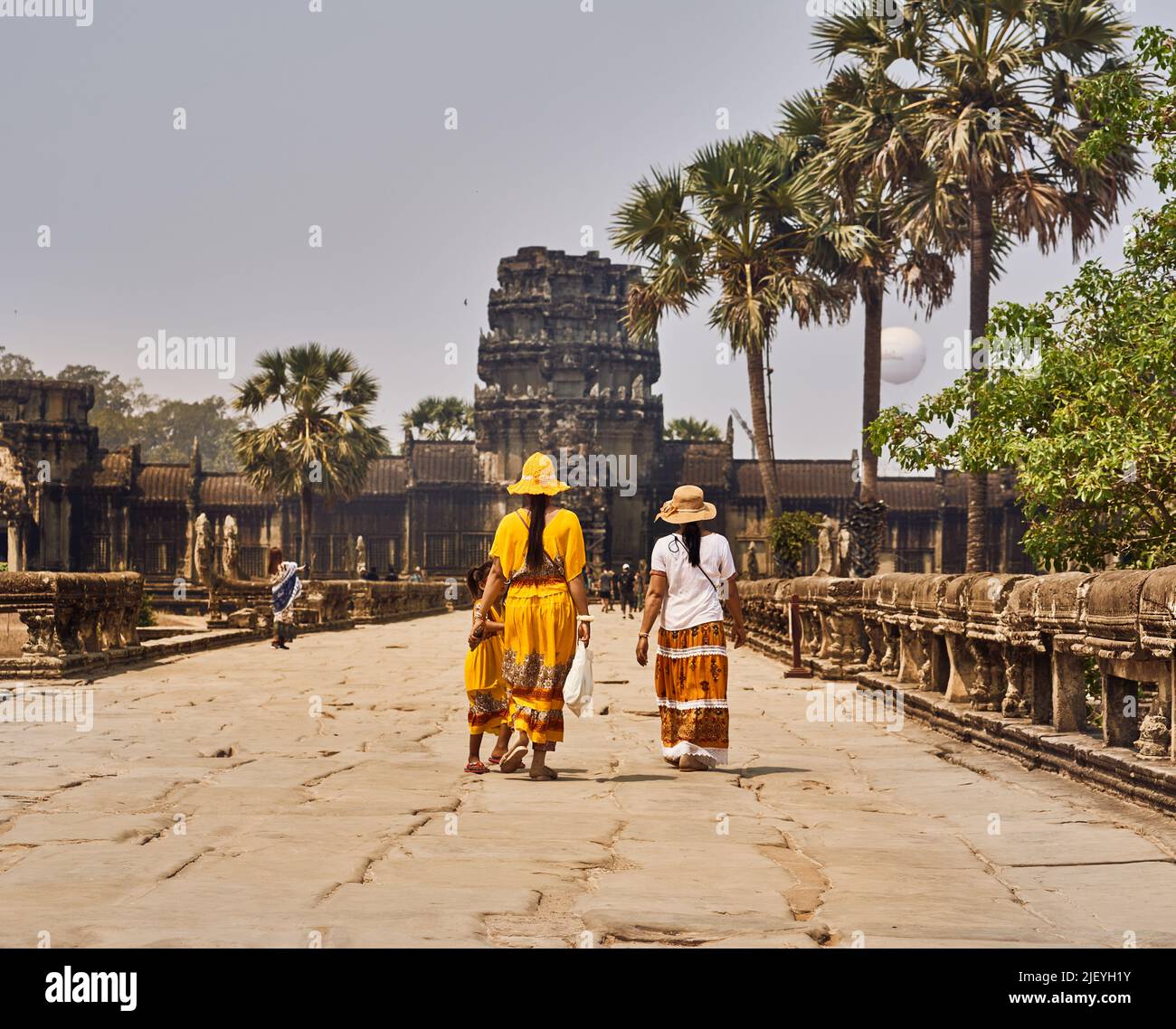 Tourists visiting the famous temples of Angkor Wat, Cambodia Stock ...