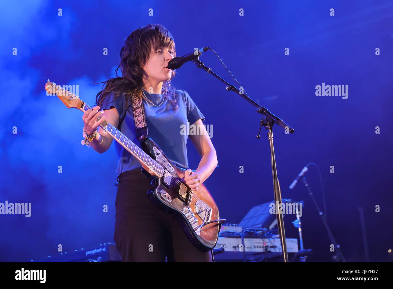 Park sopa images hi-res stock photography and images - Alamy