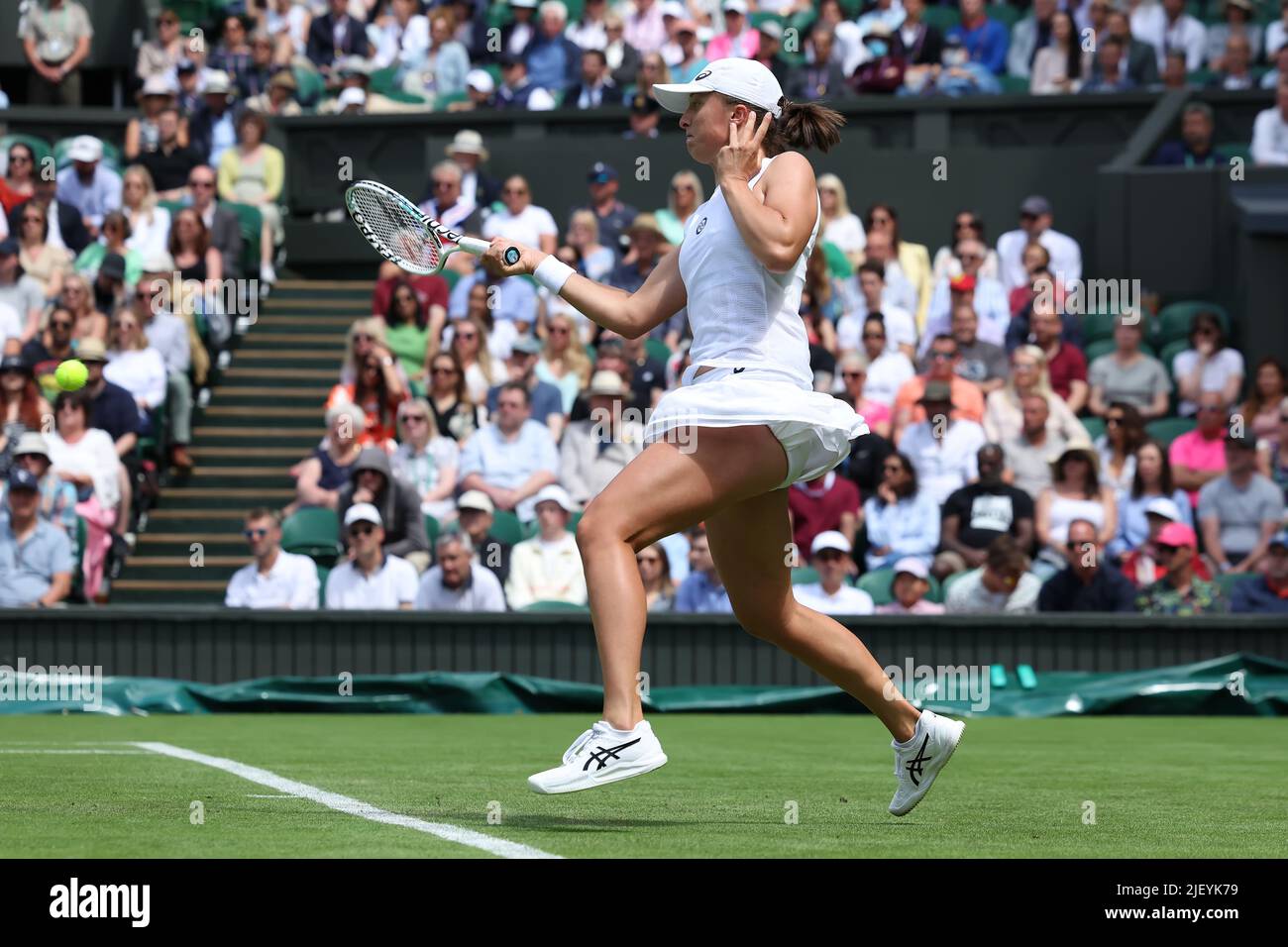 Iga swiatek forehand hi-res stock photography and images - Alamy