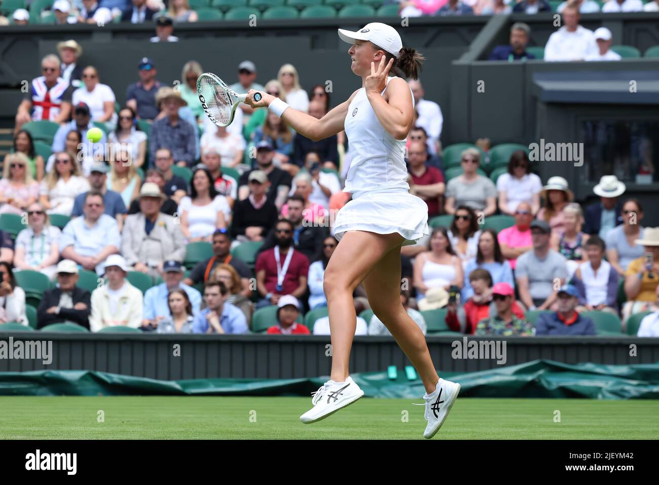 Iga swiatek forehand hi-res stock photography and images - Alamy