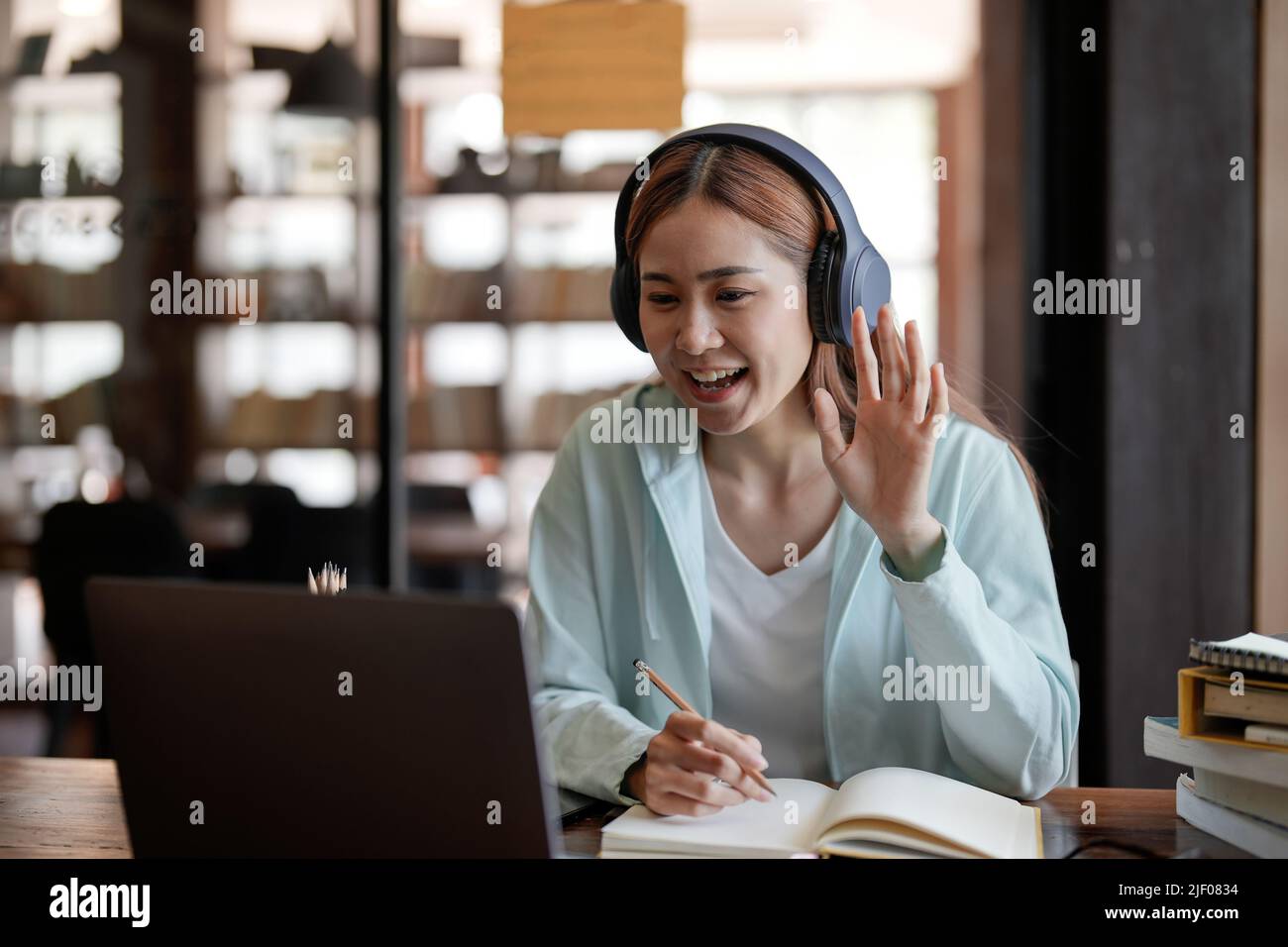 Online and distance education hi-res stock photography and images - Alamy
