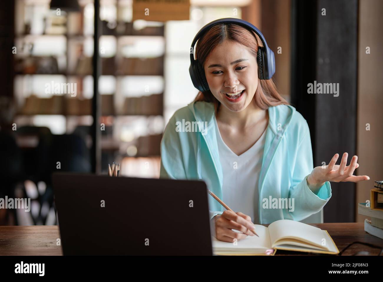 Online and distance education hi-res stock photography and images - Alamy