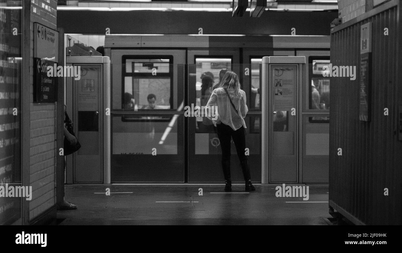 Airport woman man Black and White Stock Photos & Images - Alamy