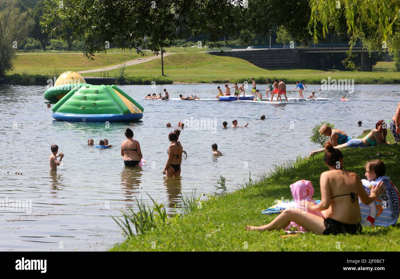 Citizens sought refreshment from the heat through various activities on ...