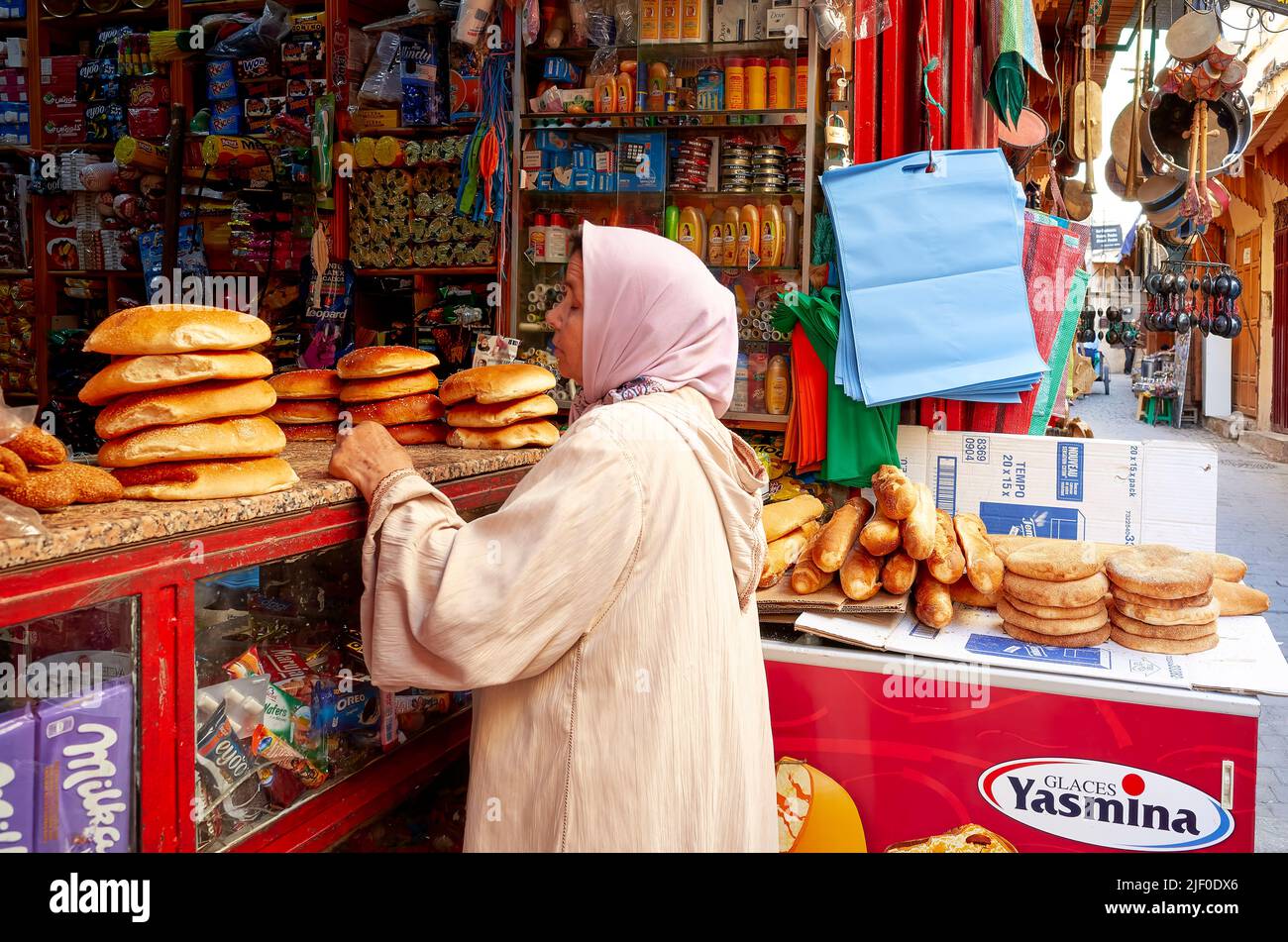 Morocco Fez. Woman buying loaf of bread in the Medina Stock Photo - Alamy