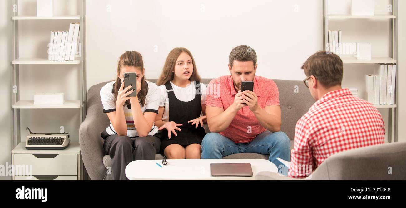 Family psychologist. Psychotherapy with family. phone addicted father ...