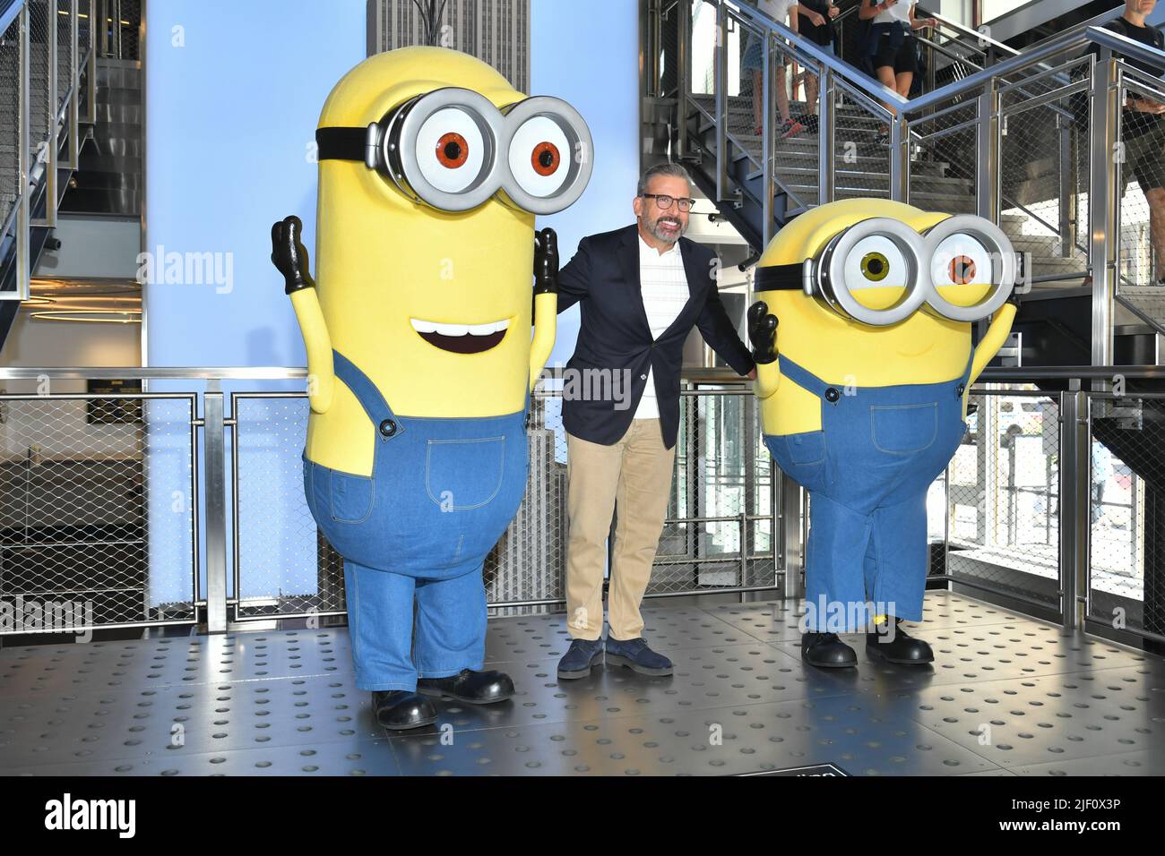 Steve Carell and two Minions visit the Empire State Building to ...