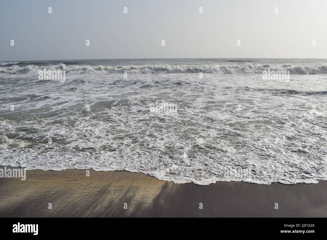 Mild ocean waves hi-res stock photography and images - Alamy