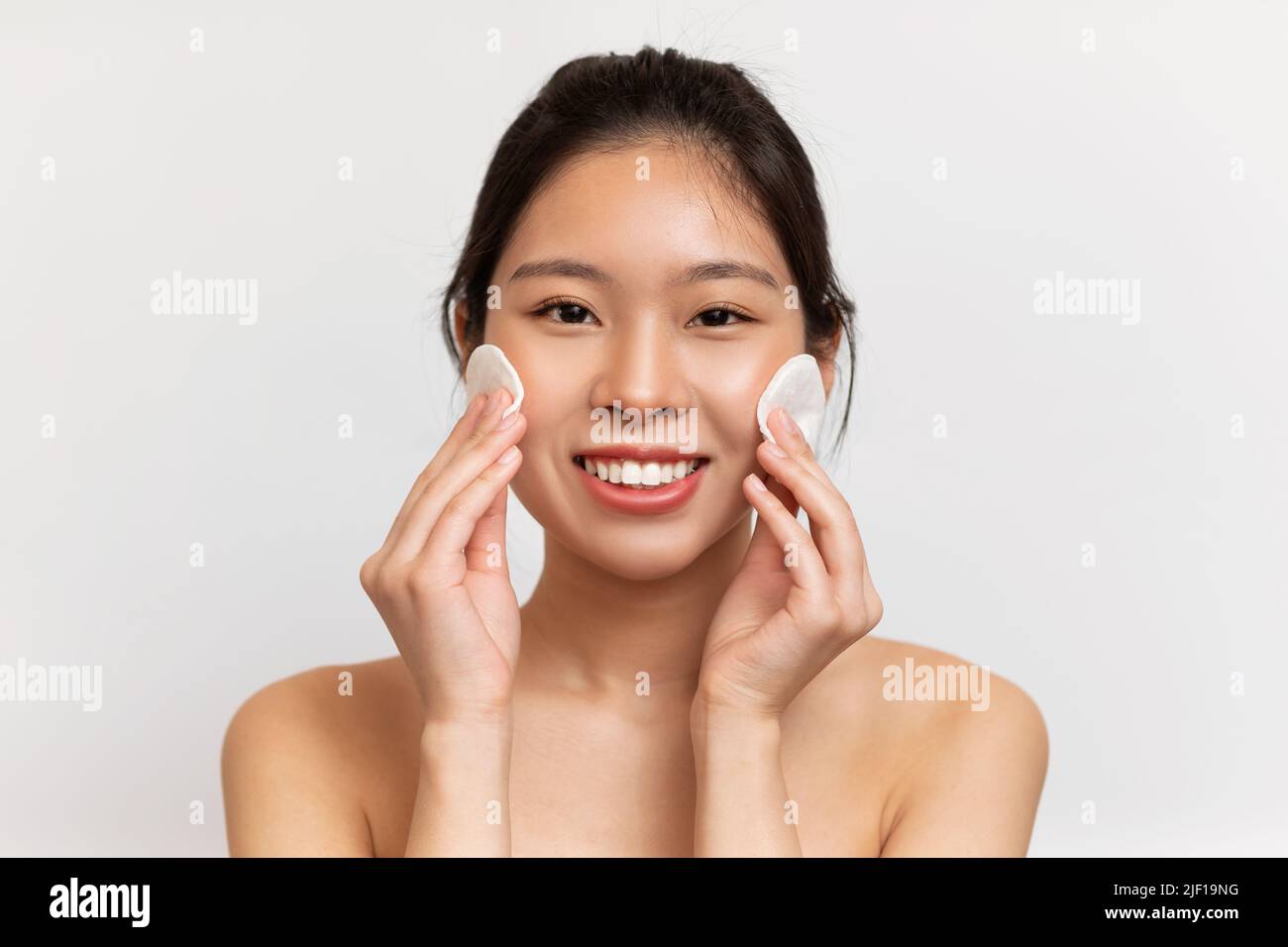 Selfcare concept. Young asian lady with beautiful skin cleansing face ...