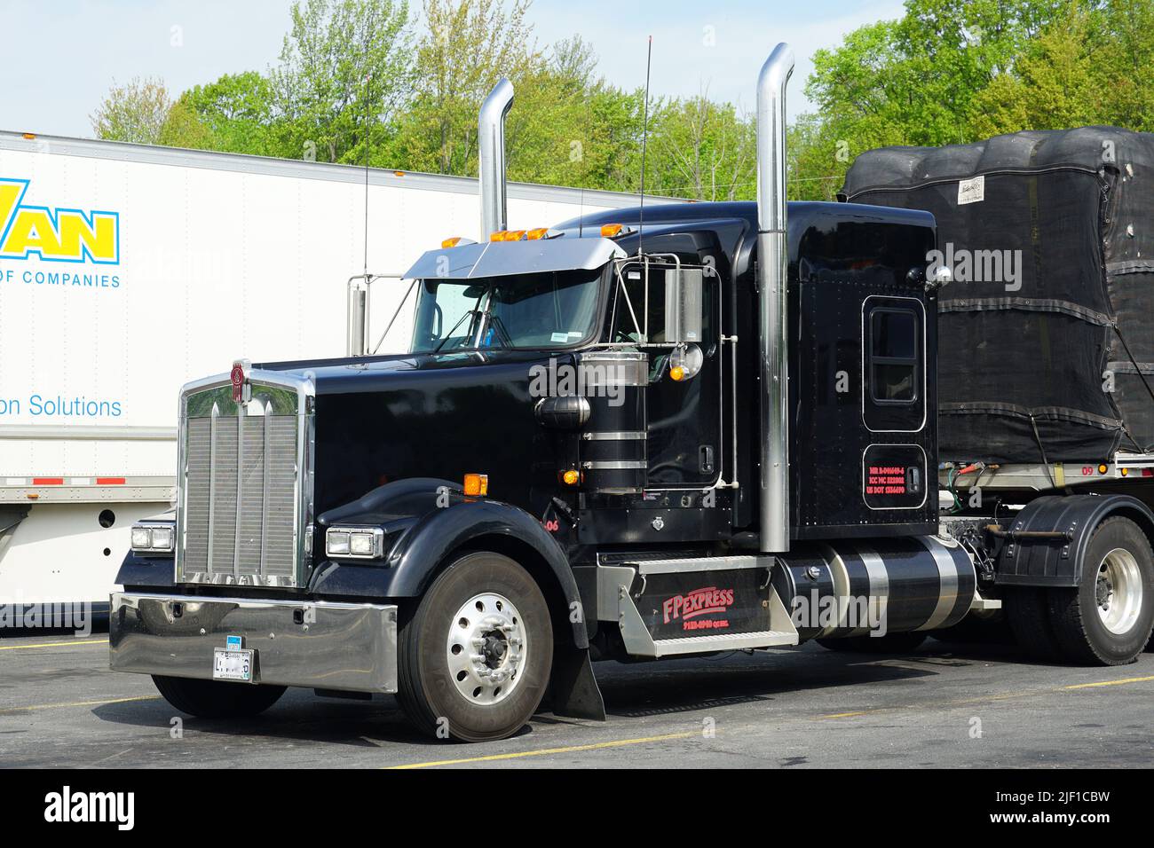 Kenworth truck company hi-res stock photography and images - Alamy