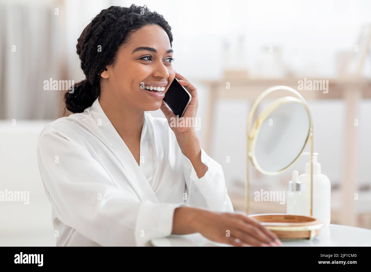 Gossip mirror hi-res stock photography and images - Alamy