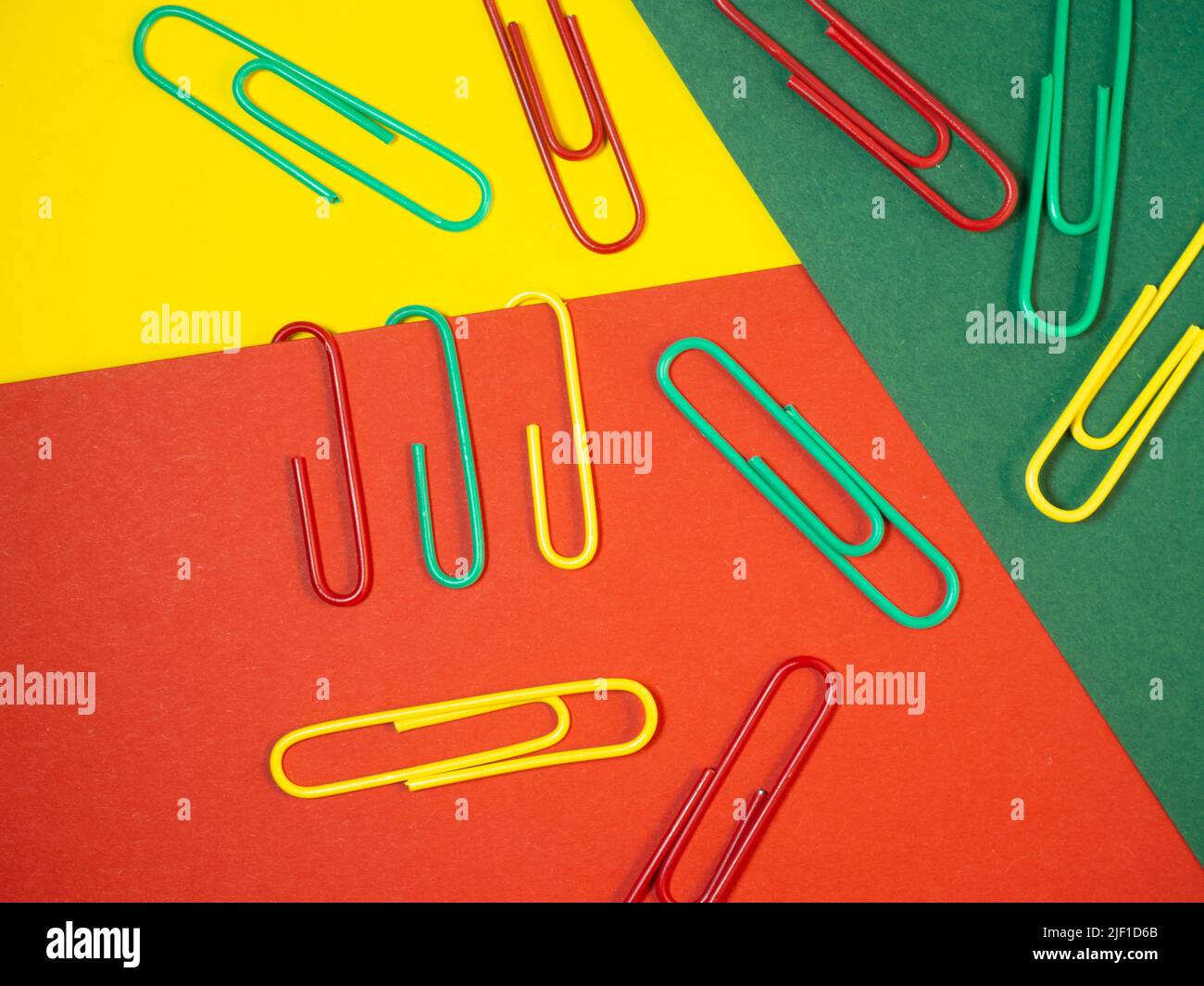 Purple paperclip hi-res stock photography and images - Alamy