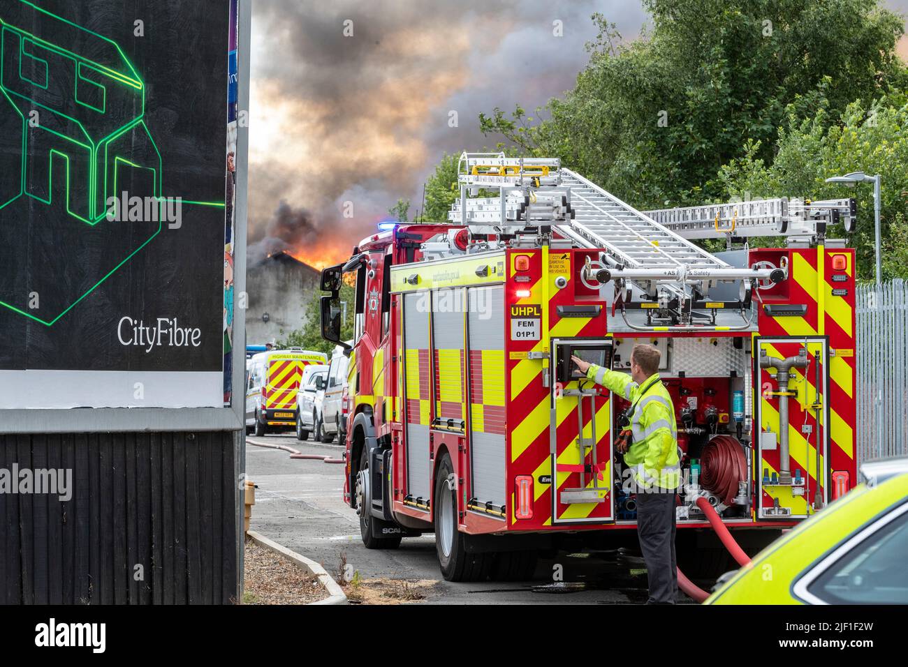 England factory smoke railway hi-res stock photography and images - Alamy