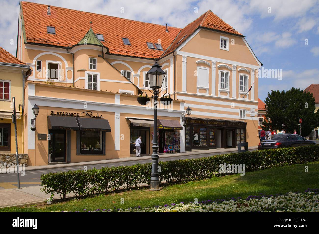 Croatia, Zagreb, Kaptol Square, shops, street scene Stock Photo - Alamy
