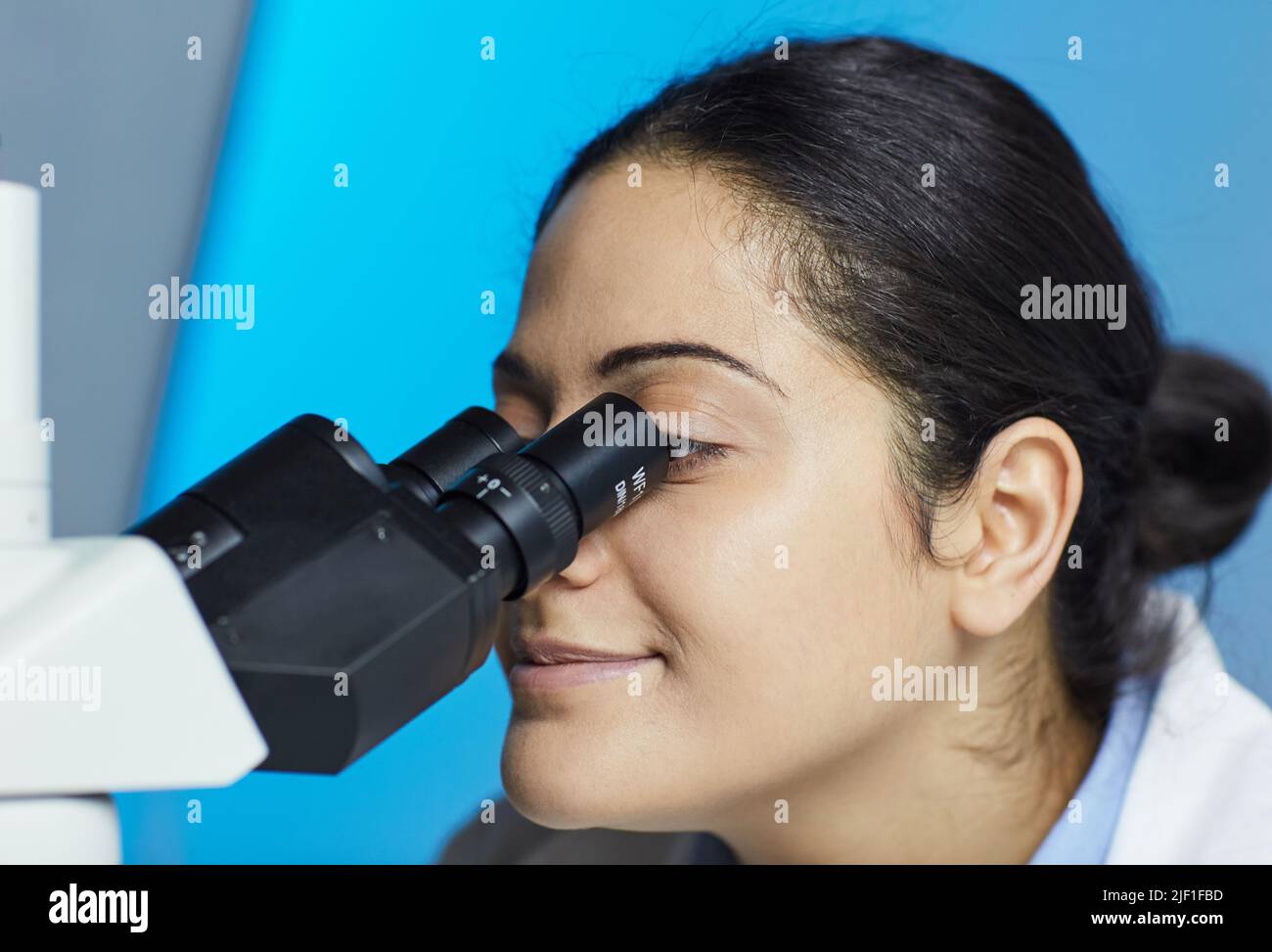 Indian lab technician hi-res stock photography and images - Alamy