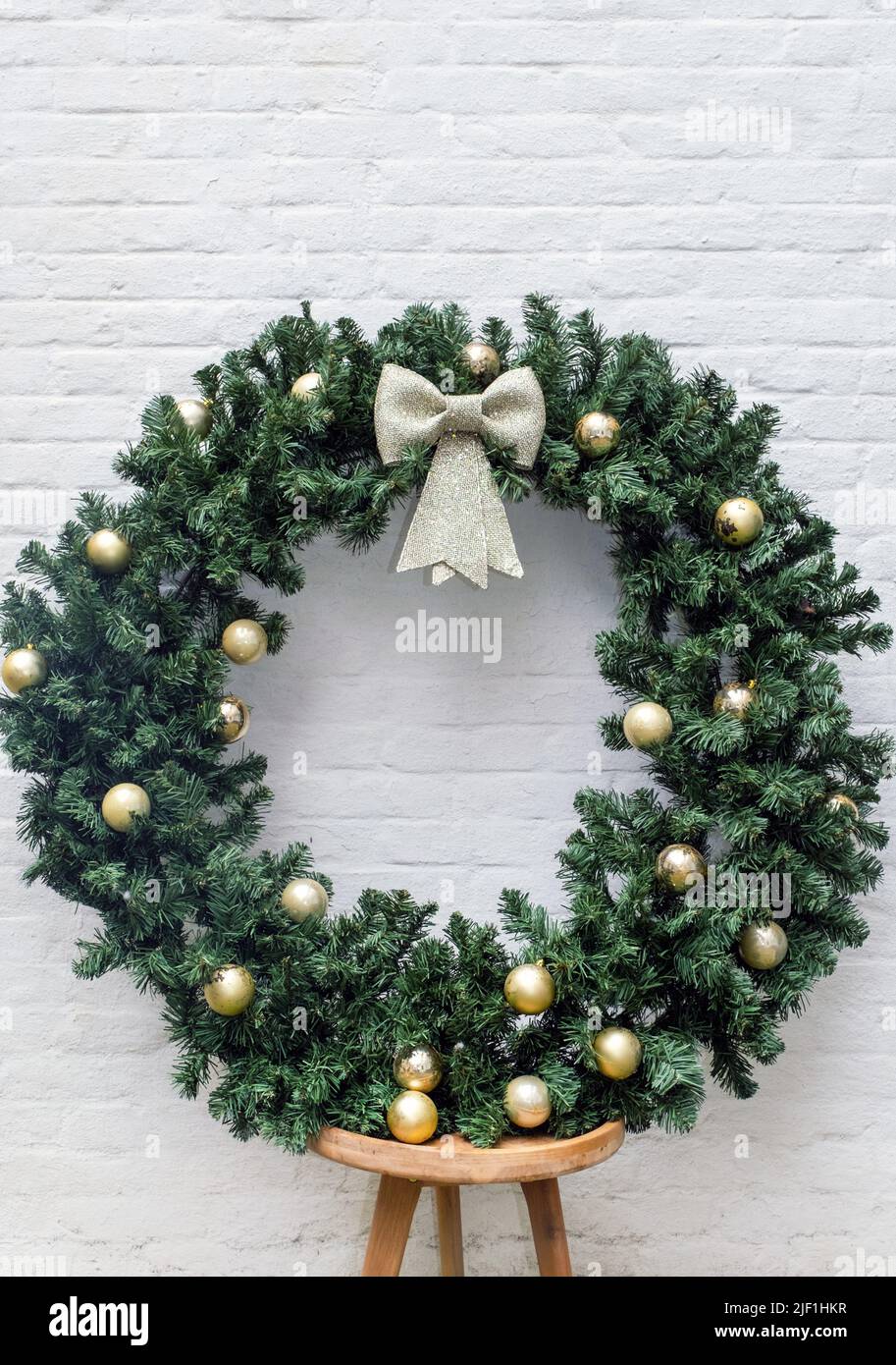 Real holly wreath hi-res stock photography and images - Alamy