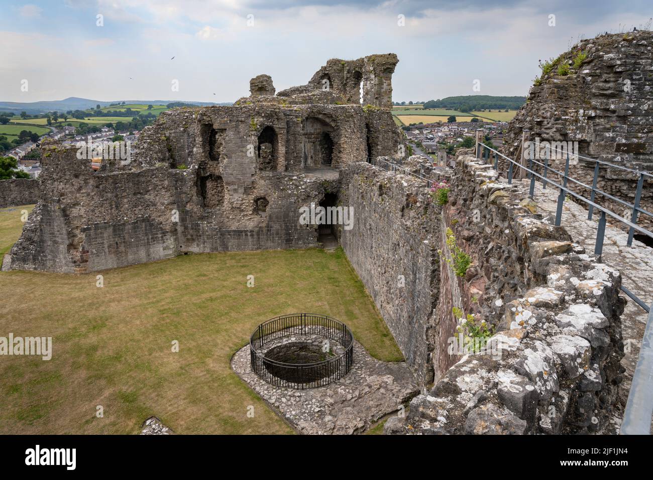 Great hall and kitchen wall at Denbigh castle Stock Photo - Alamy