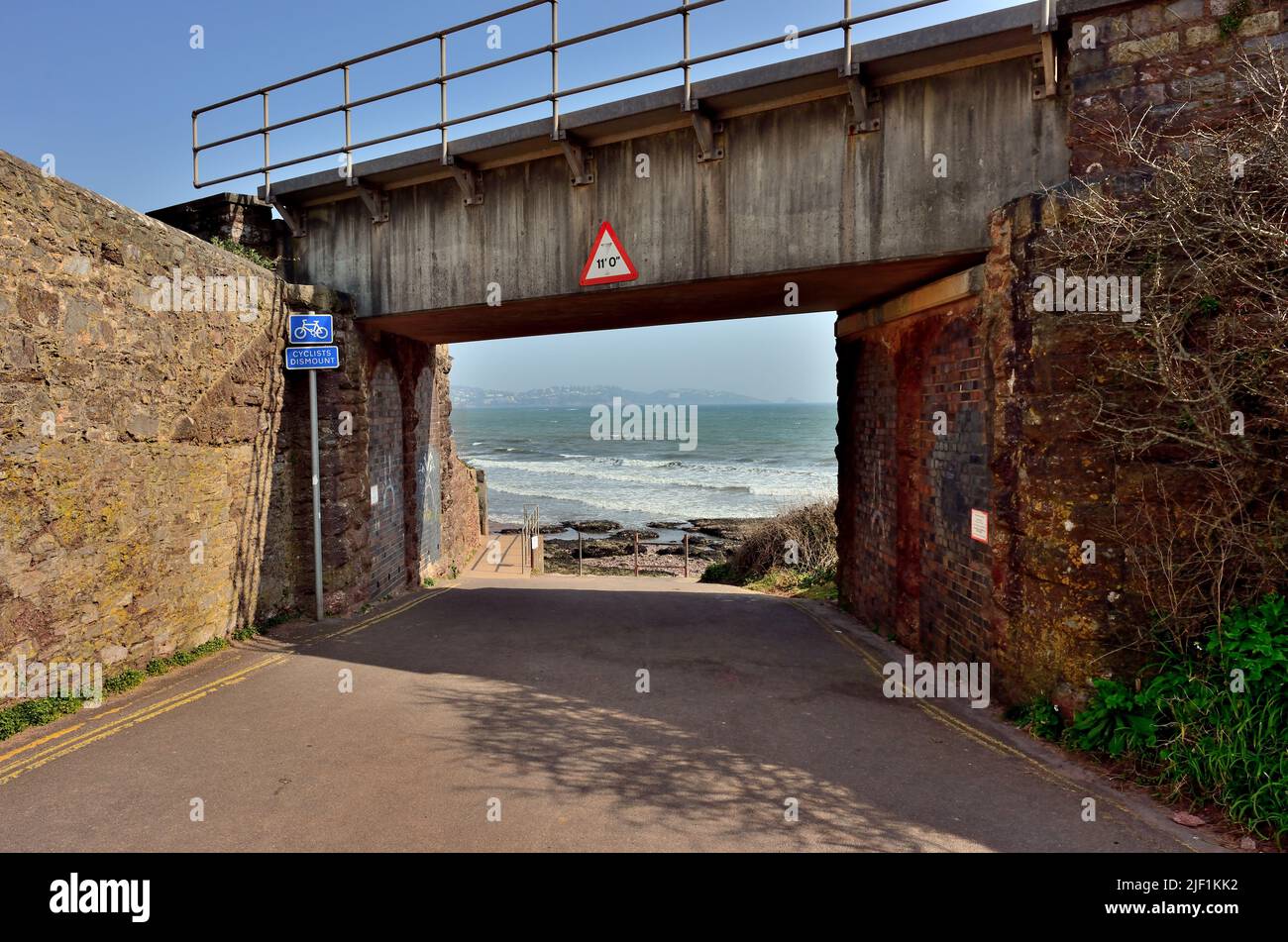 Overbridge hi-res stock photography and images - Alamy