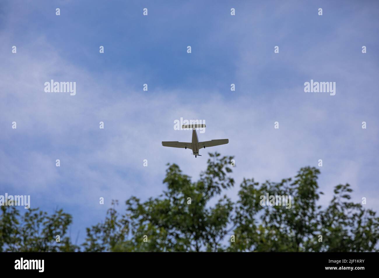 Biplane plane overhead hi-res stock photography and images - Alamy