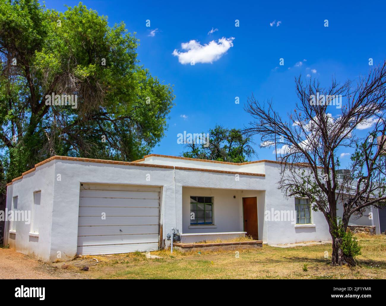 Abandoned One Story Home In Disrepair Stock Photo - Alamy
