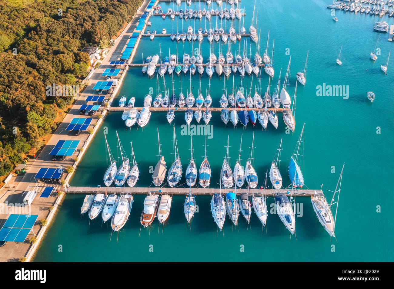 Aerial view sail boats hi-res stock photography and images - Alamy