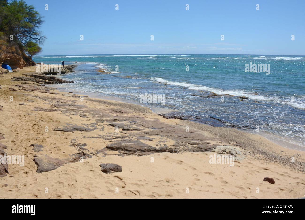 Sunny Leahi Beach - Oahu South Shore Stock Photo - Alamy